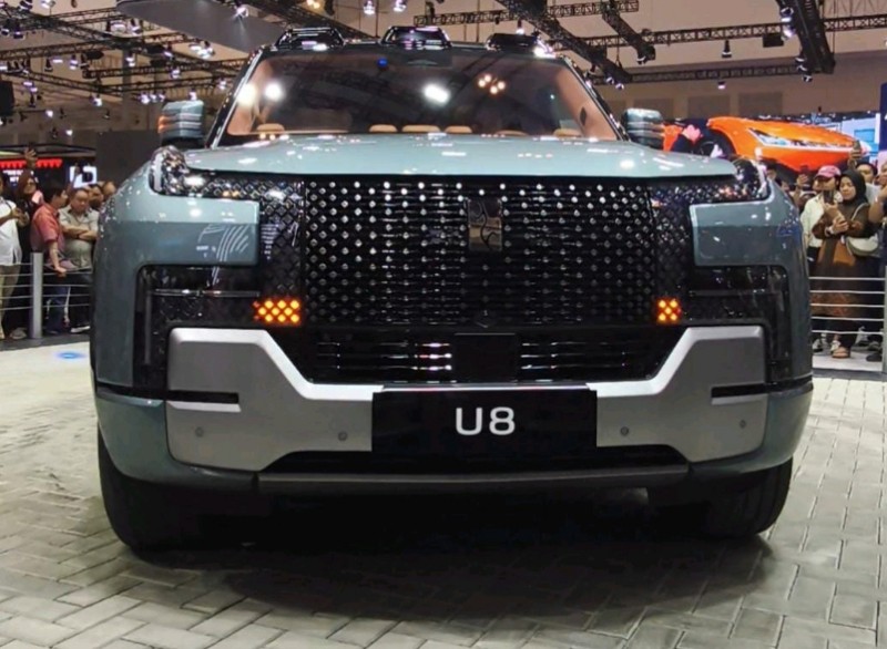 BYD Yangwang U8 Unjuk Teknologi E4 Berfitur Tank Turn 359 Derajat ...