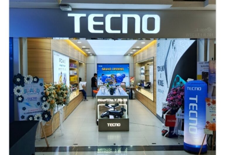 TECNO Buka Experience Store Pertama di Surabaya